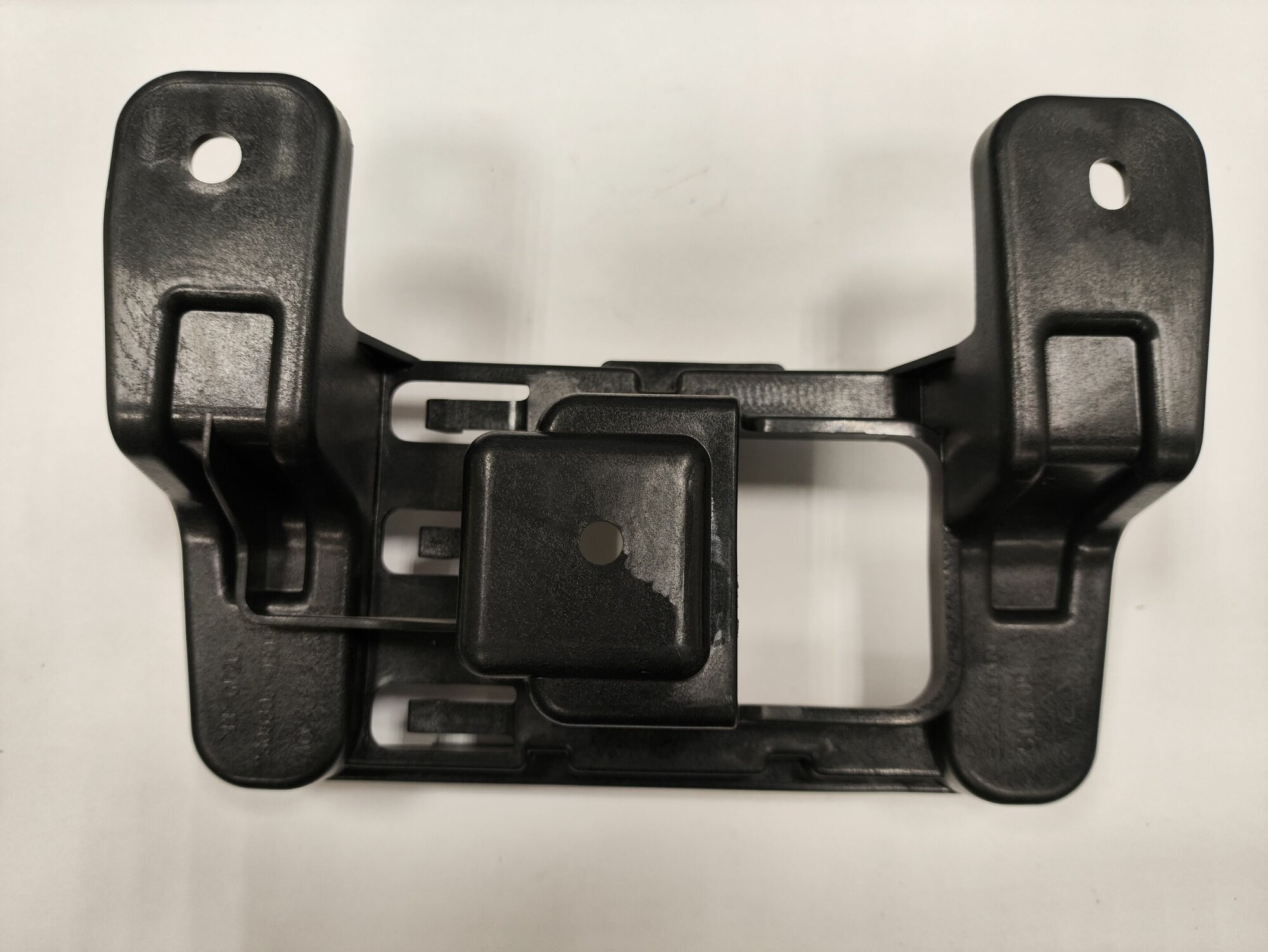 Кронштейн радара передний Changan UNI-V [1.5 16V 7AMT лифтбэк Turbo] C281F2713020100