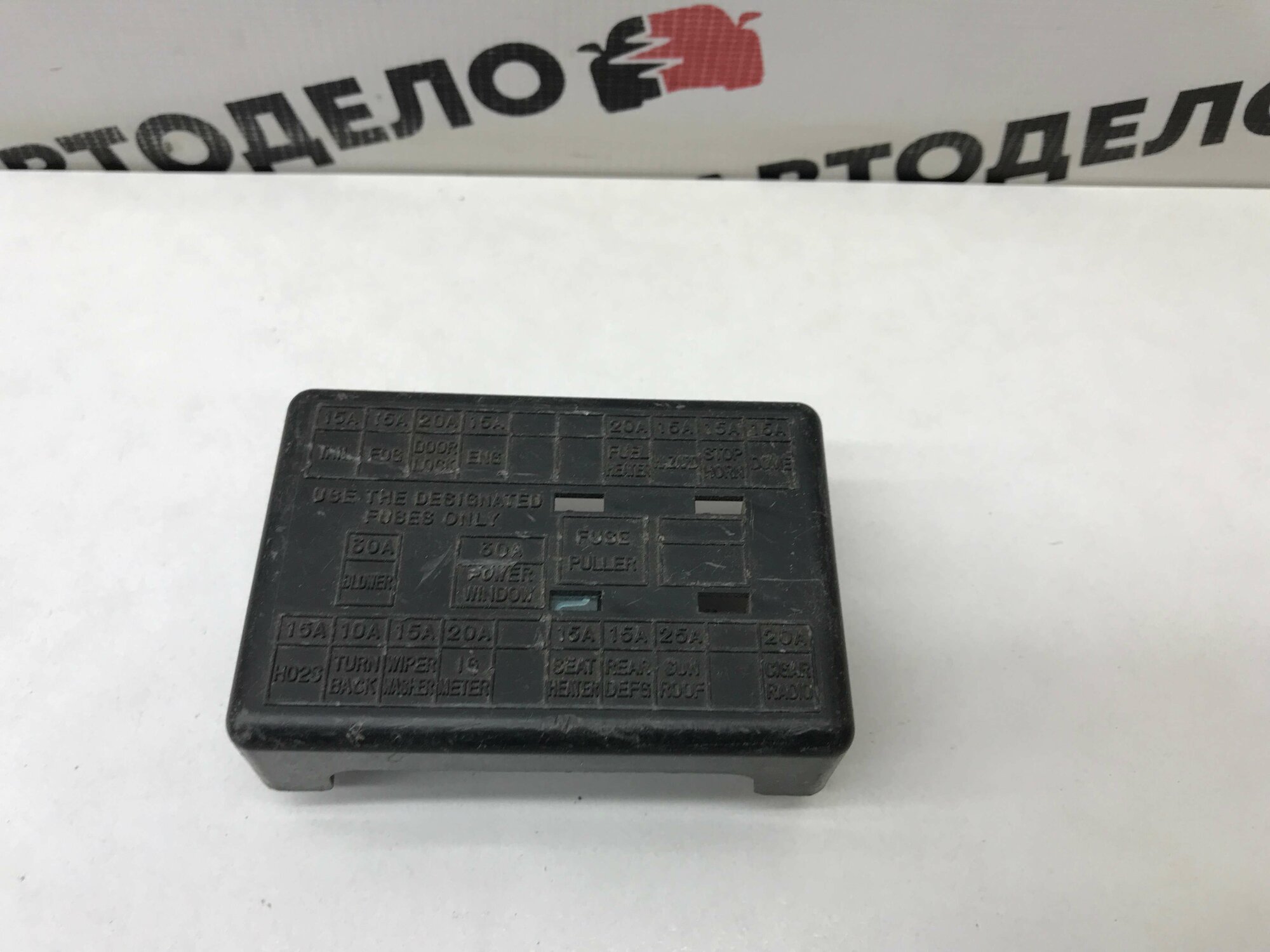 Крышка блока предохранителей Toyota Nadia