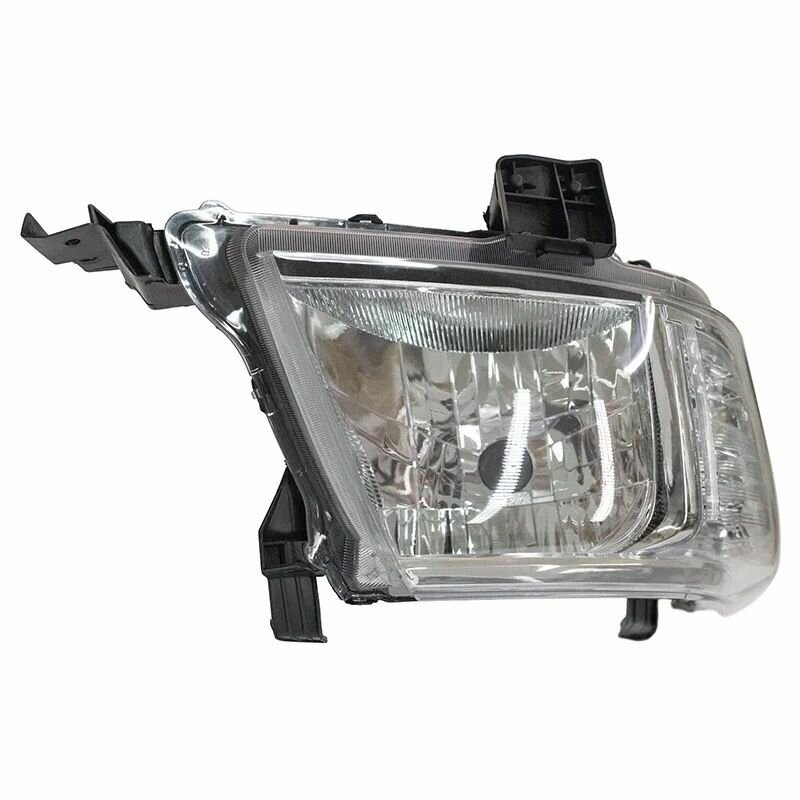 2011-2014 Toyota HiluxSR5 фара в сборе 81150-0K370