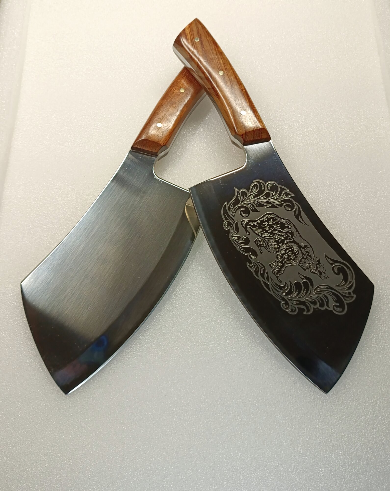 Нож топорик кухонный Медведь ручной работы нержавеющая сталь 65х13 дерево орех