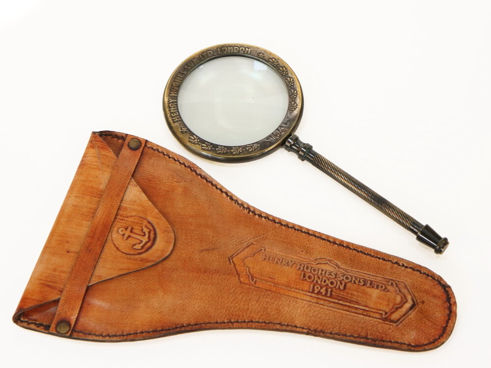 Морская лупа в кожаном футляре