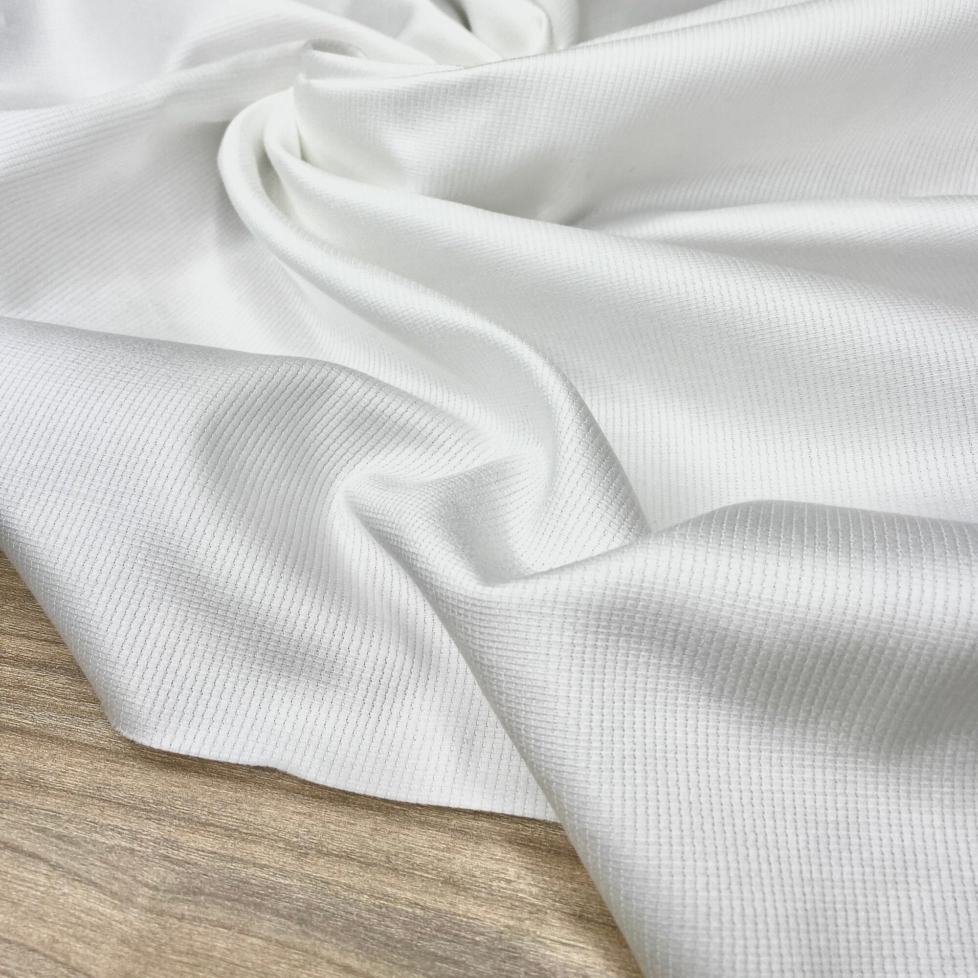 Хлопок костюмно-плательный белый, ширина 145 см. Отрез 0.8 м