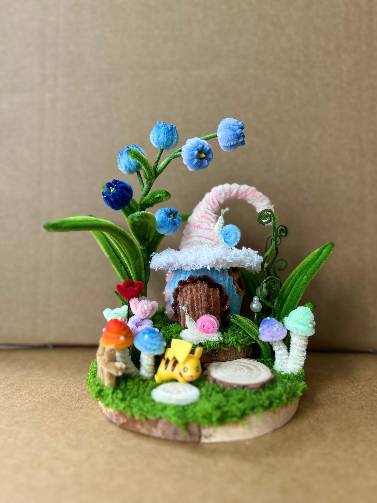 Грибной домик ручной работы из синельной проволоки Уникальный декор для детской комнаты, новогодний подарок, эко-поделки (высота 25 см)