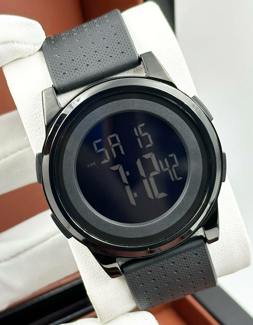 Наручные часы SKMEI