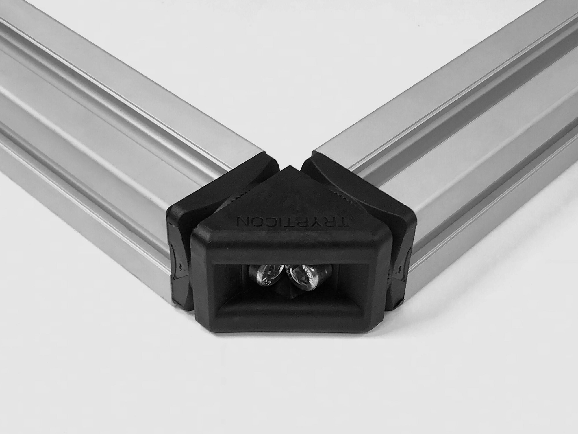 Пластиковый поворотный треугольный шарнир 40х40, B162 / 1 шт / соберизавод