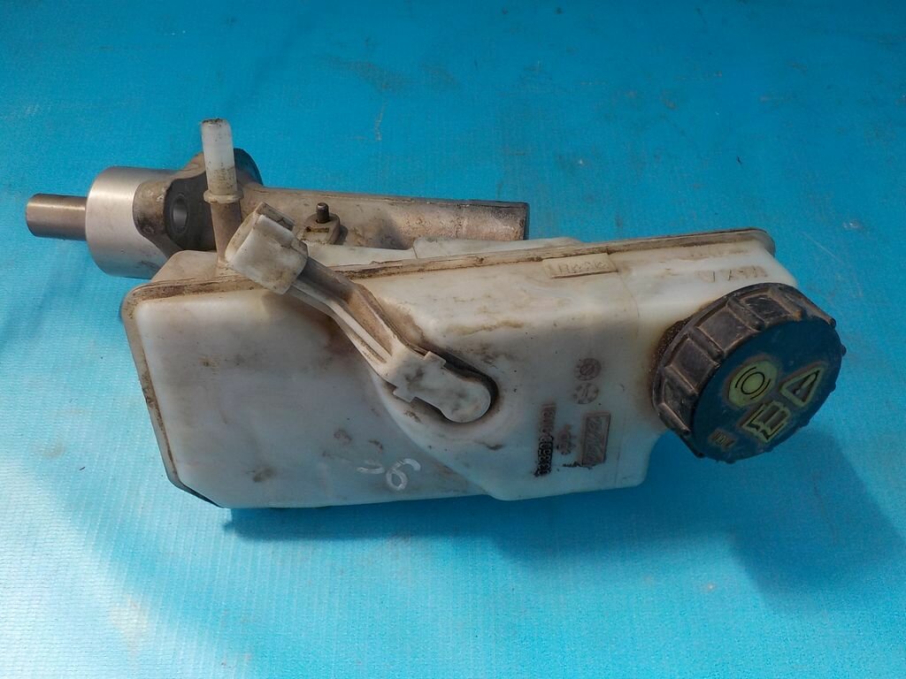 Цилиндр тормозной главный Ford Focus 2 2005-2011 1547484 - Б/У