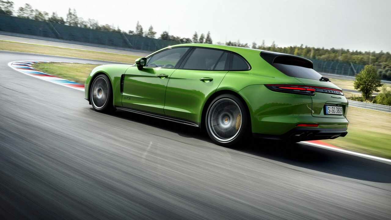Картина на холсте 60x110 LinxOne "Porsche Panamera Sport Turismo" интерьерная для дома / на стену / на кухню / с подрамником