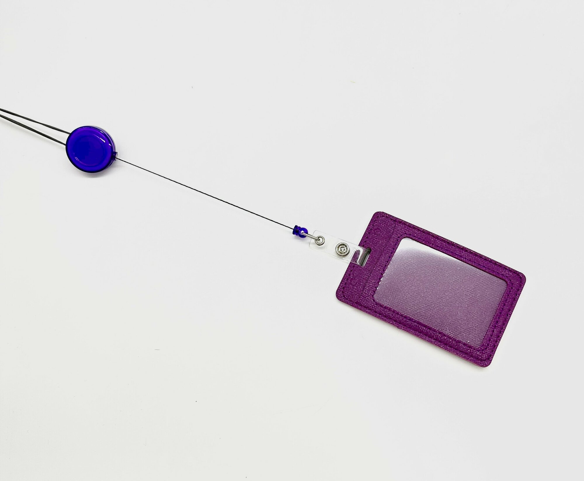 Держатель для бейджа с рулеткой фиолетовый