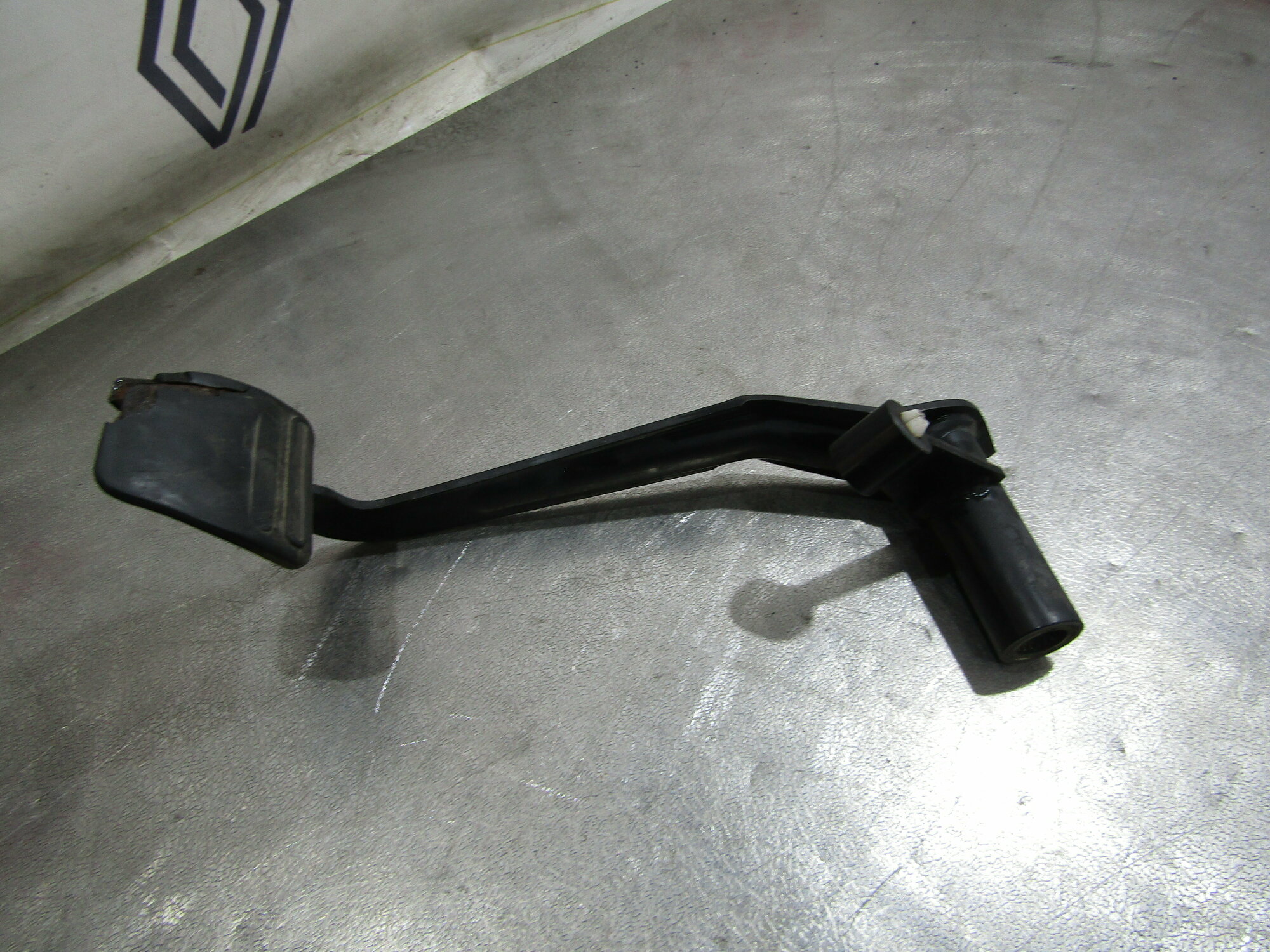 Педаль сцепления MAN TGS, TGA, TGX / Дефект чехла!!!