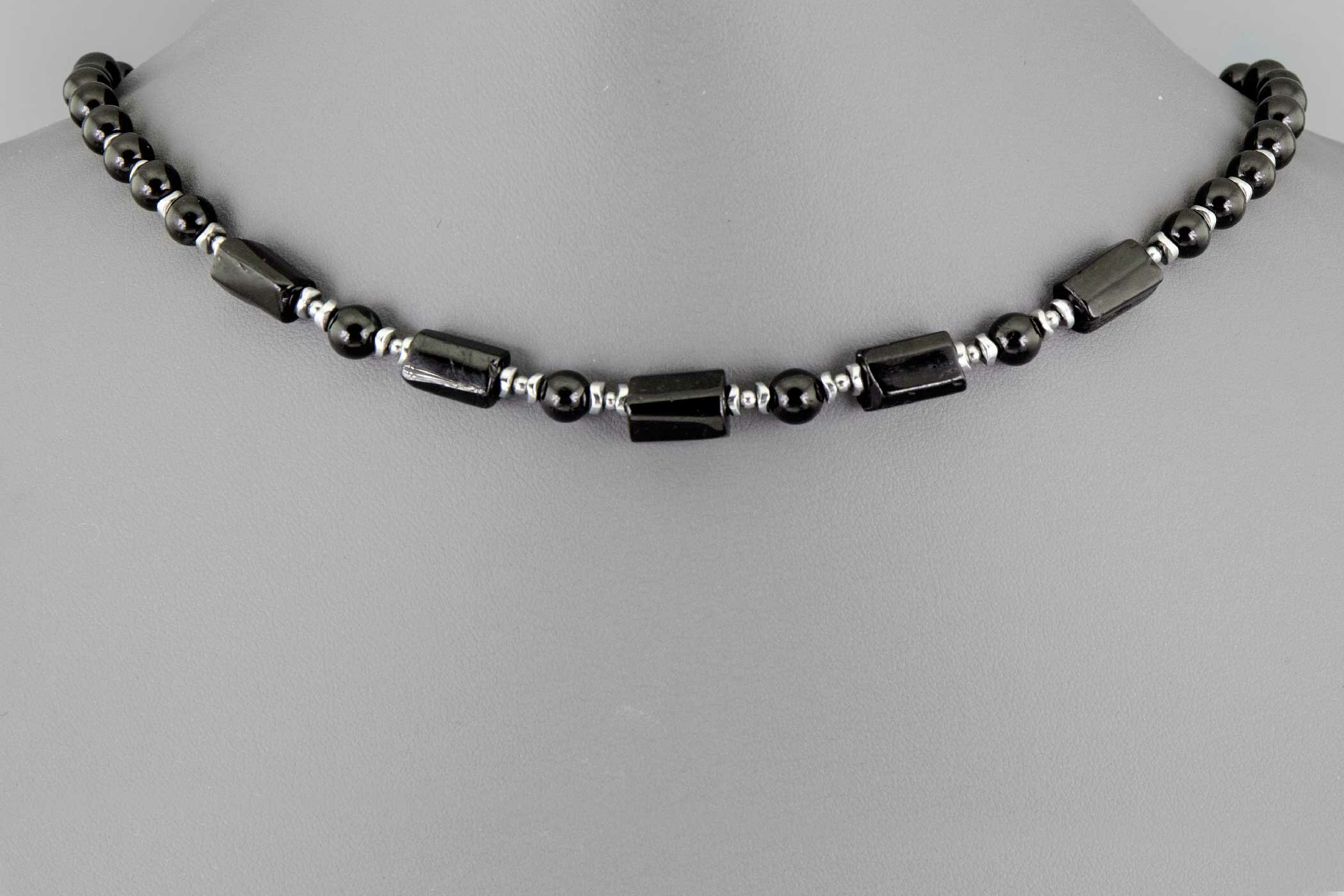 Бусы, турмалин