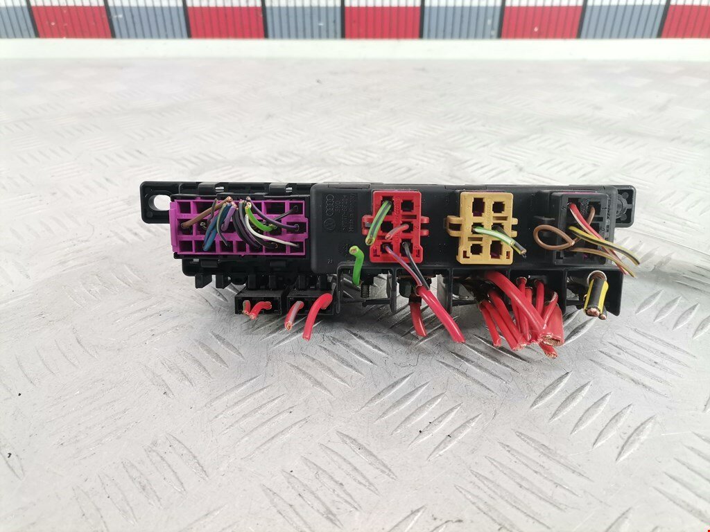 Блок реле Volkswagen Passat 5 GP 4H0951253A арт. 1739386