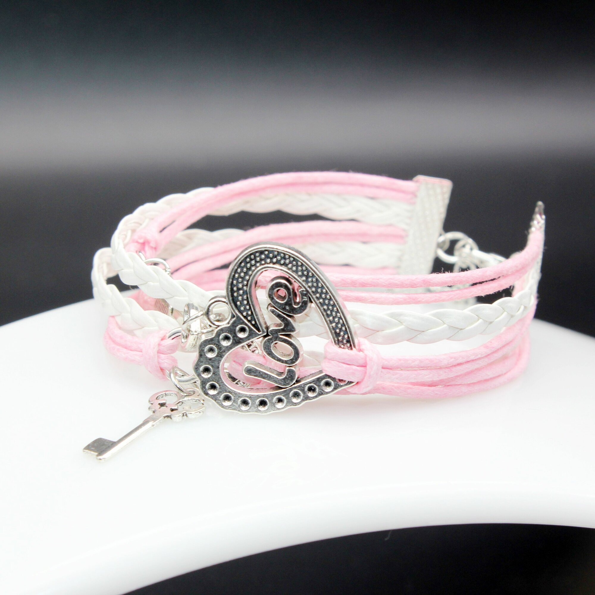 Плетеный браслет