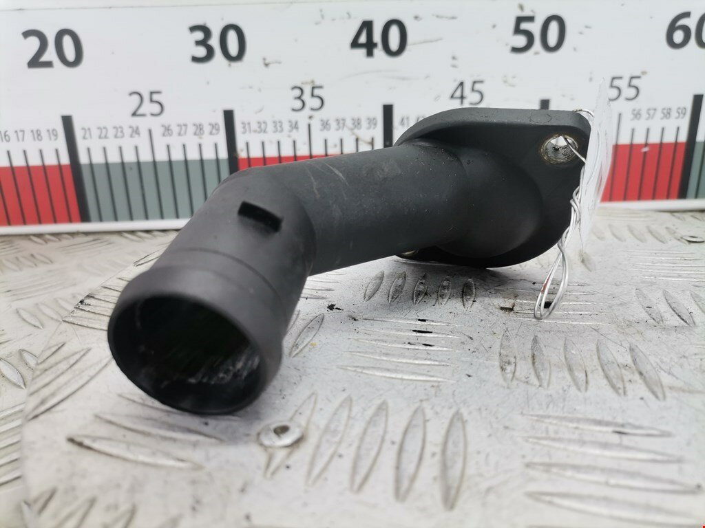 Корпус термостата Skoda Octavia 1U 06A121121C арт. 2150357