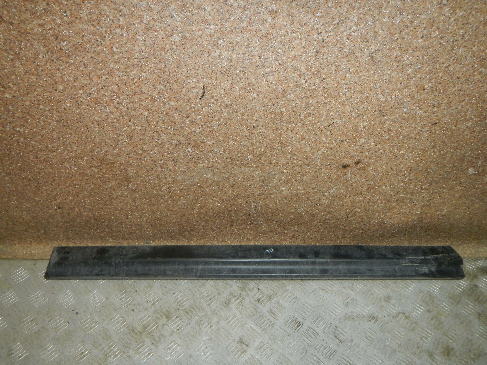 Б/У Молдинг двери передней левой, Citroen (Ситроен)-C4 (04-11) CITROEN C4 (04-11) 5 дверей. Царапины. 500456 Peugeot-Citr...