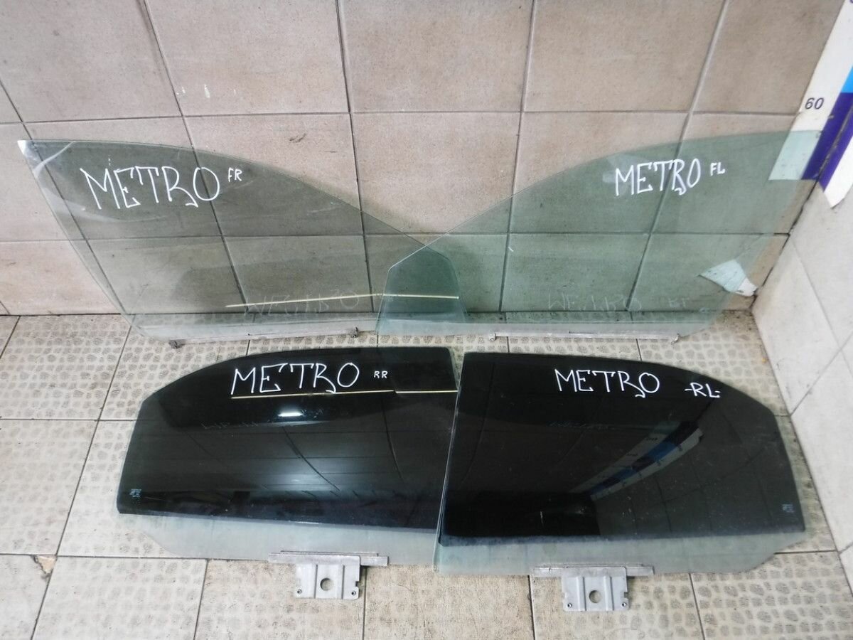 Стекло двери передней Chevrolet Metro I (1997—2001)