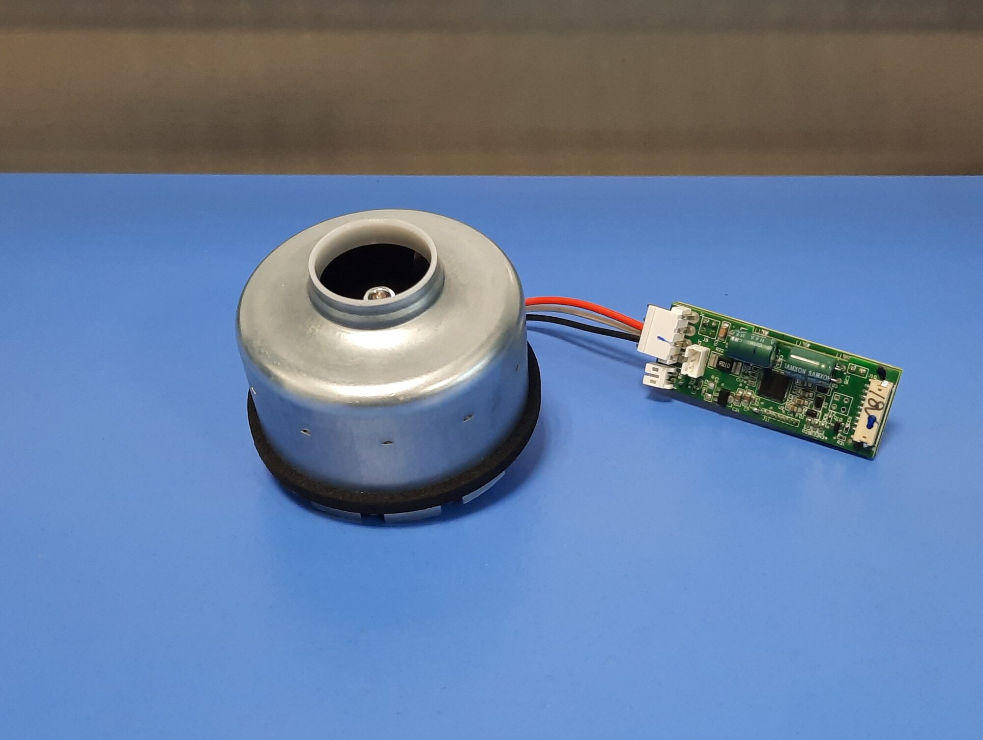 Мотор (с платой) ручного пылесоса Philips FC6802, FC6813 (PBL-4208018-003)