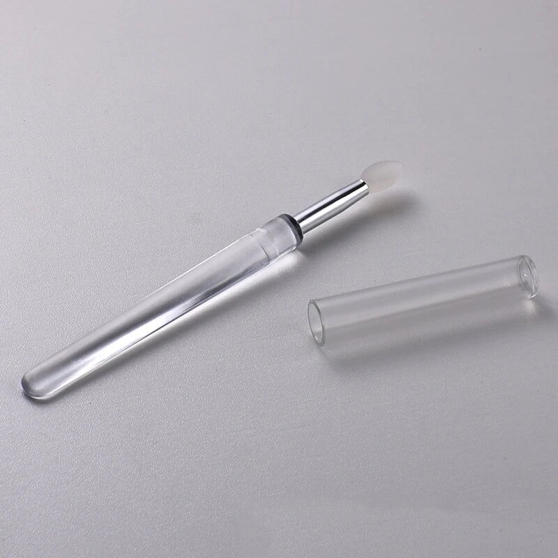 Силиконовая кисть для губ с белой ручкой 1PCS