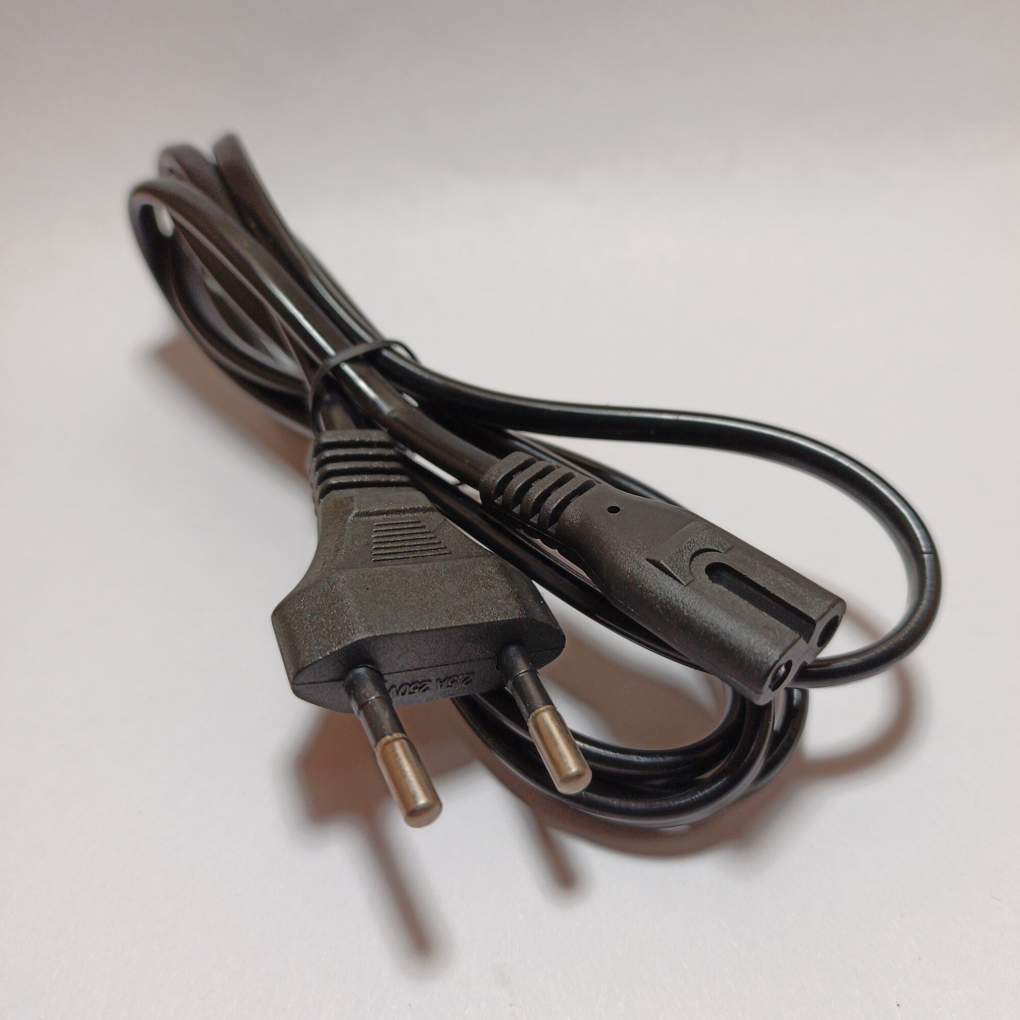 Сетевой шнур "Восьмерка", 1,5 м, сечение 2 х 0,5 мм, цвет черный