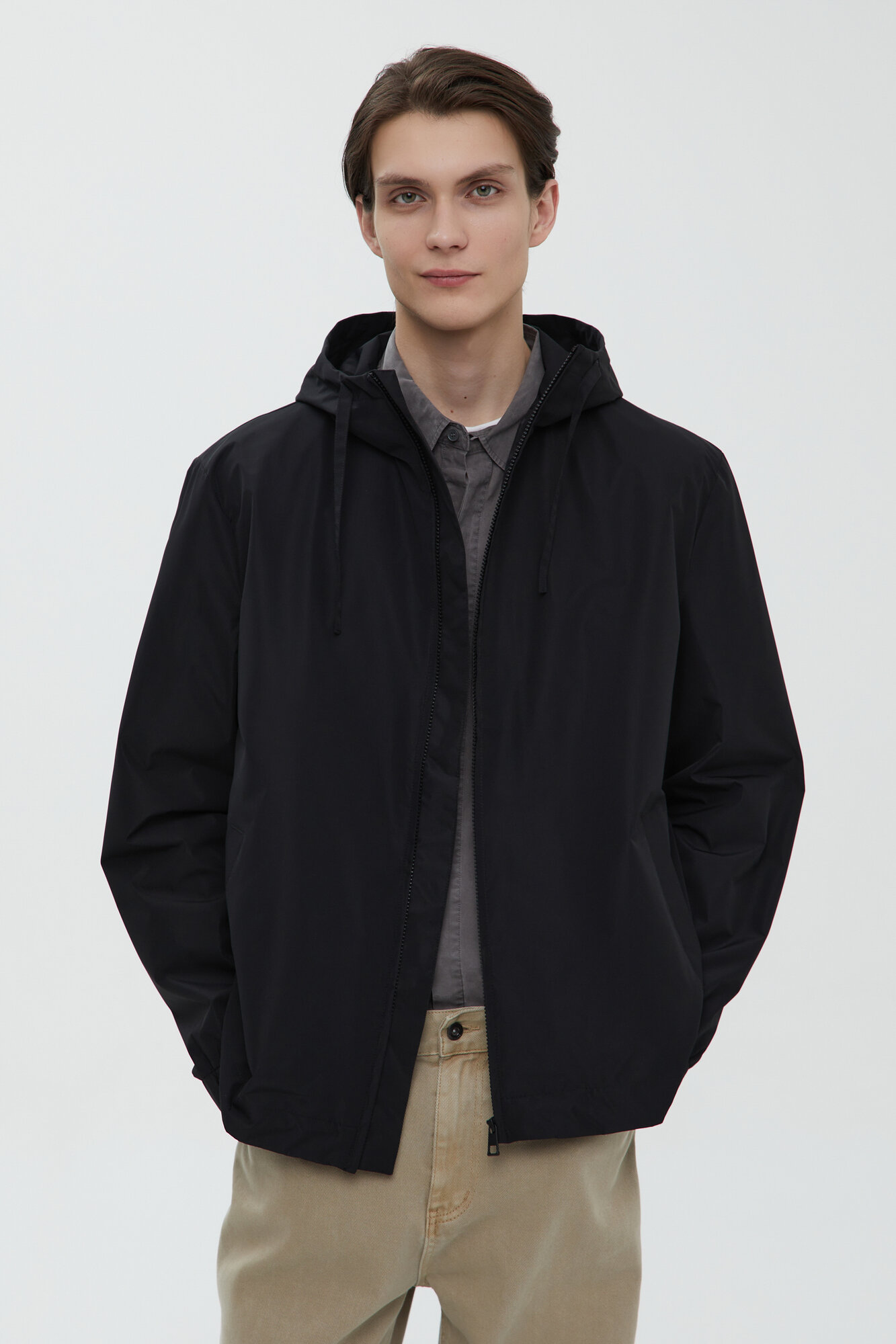 Ветровка с капюшоном