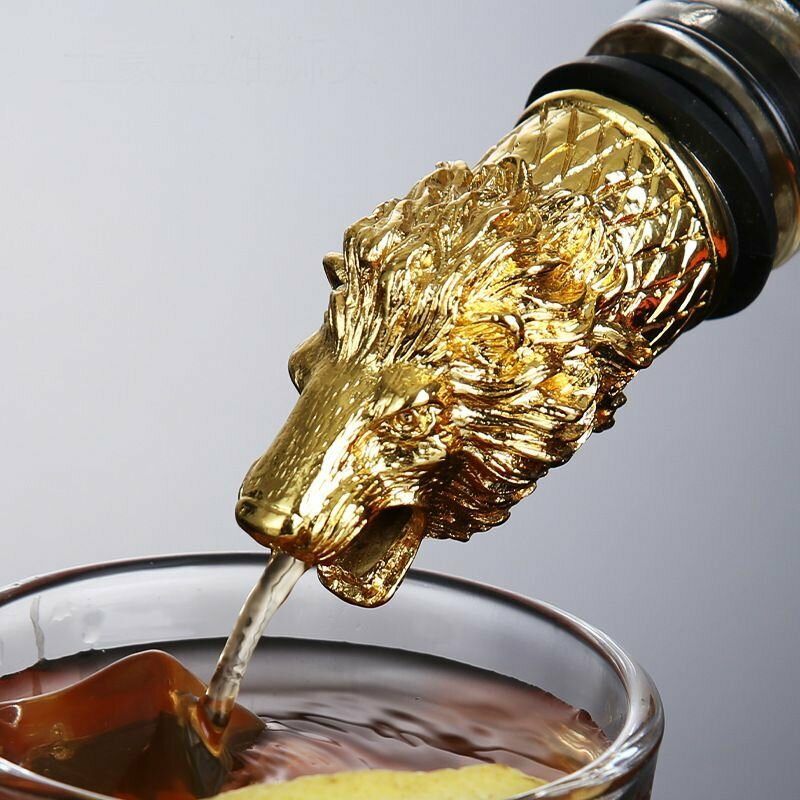 Насадка для вина с носиком в виде головы льва, цвет золотой/ Носик для наполнителя вина в виде головы льва