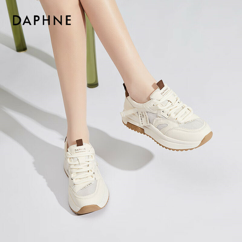 Кроссовки Daphne