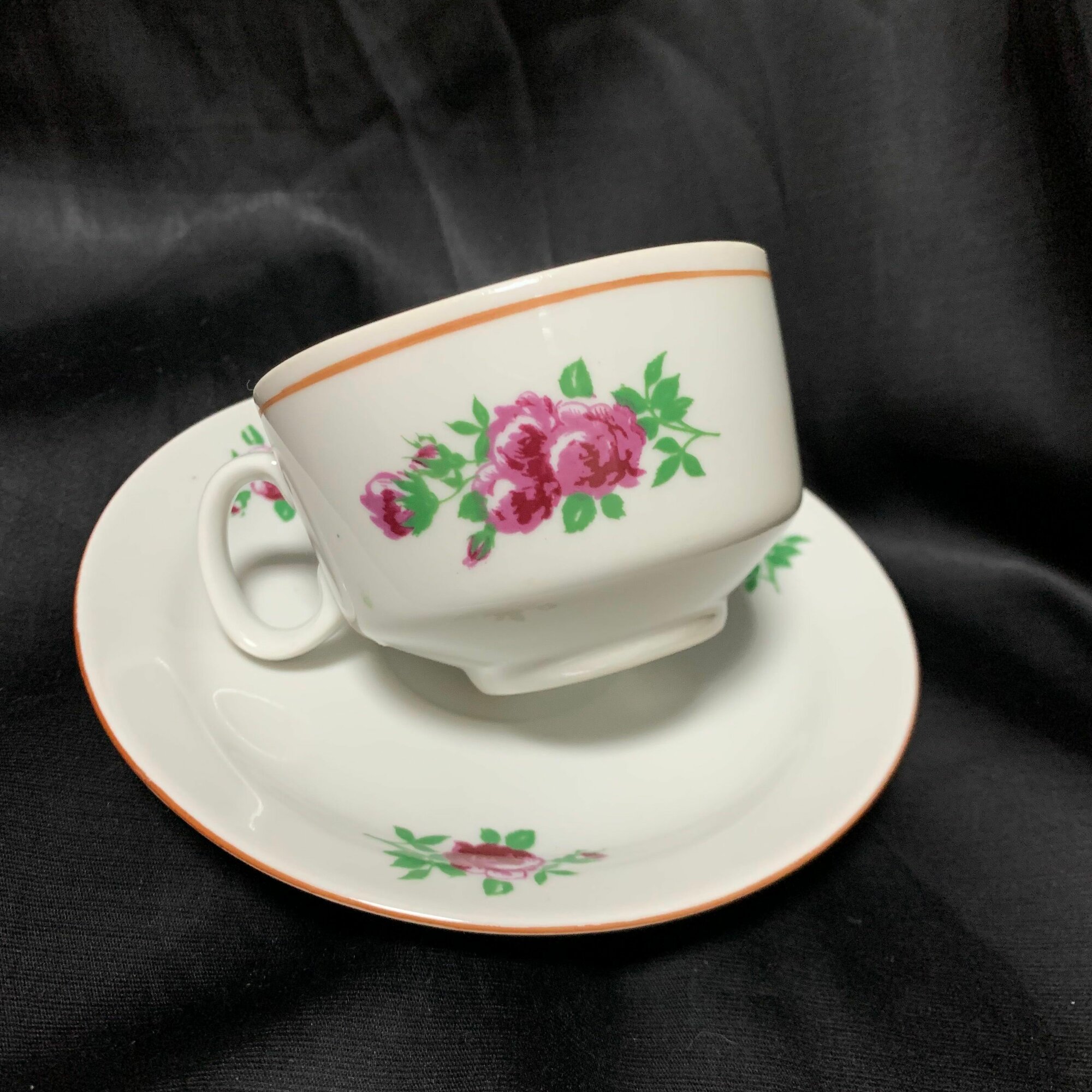 Фарфоровая чайная пара Болгария (розы)