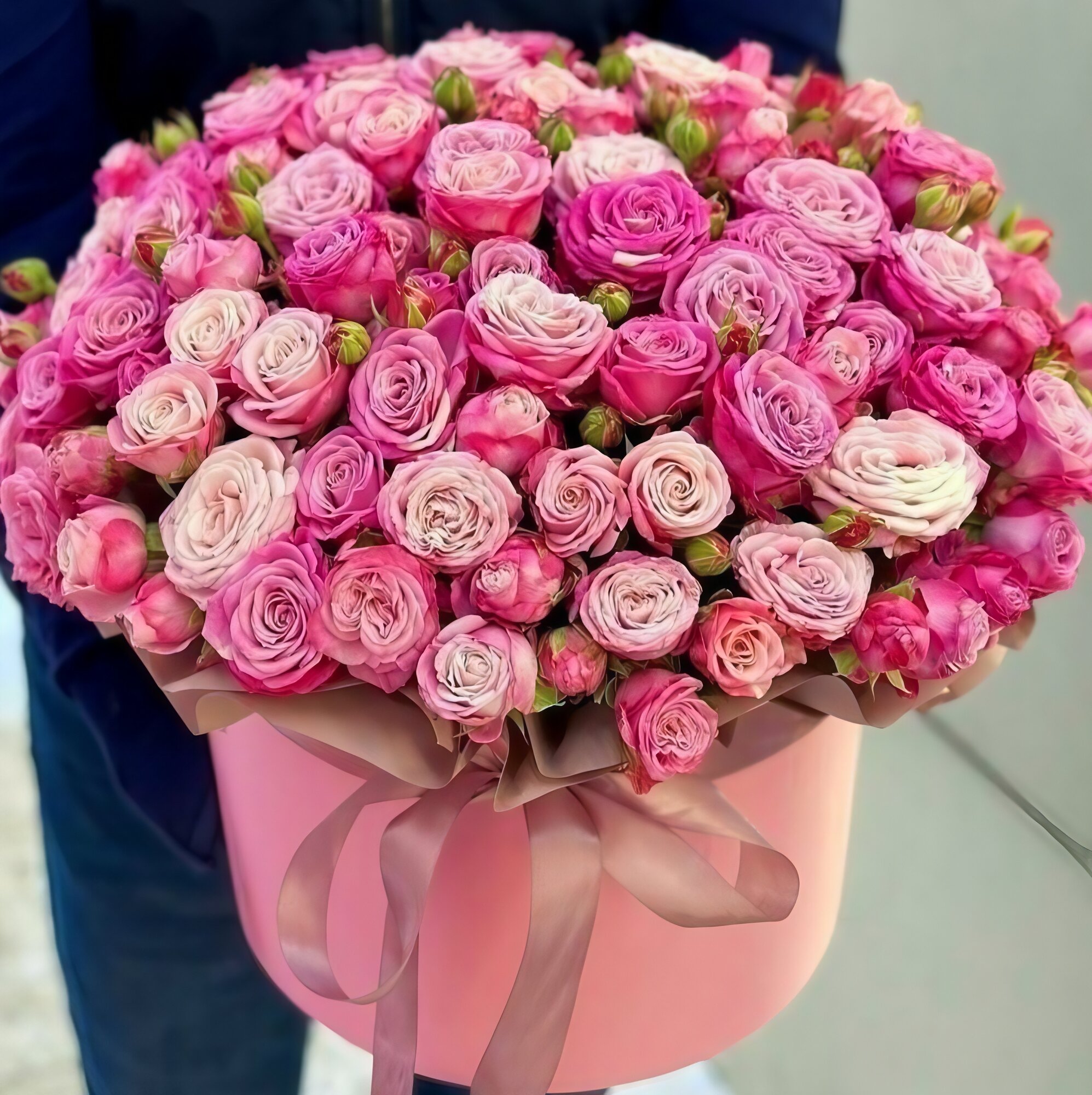 Букет 101 кустовой роза в шляпной коробке, красивый букет цветов, шикарный, премиум цветы, премиум букет