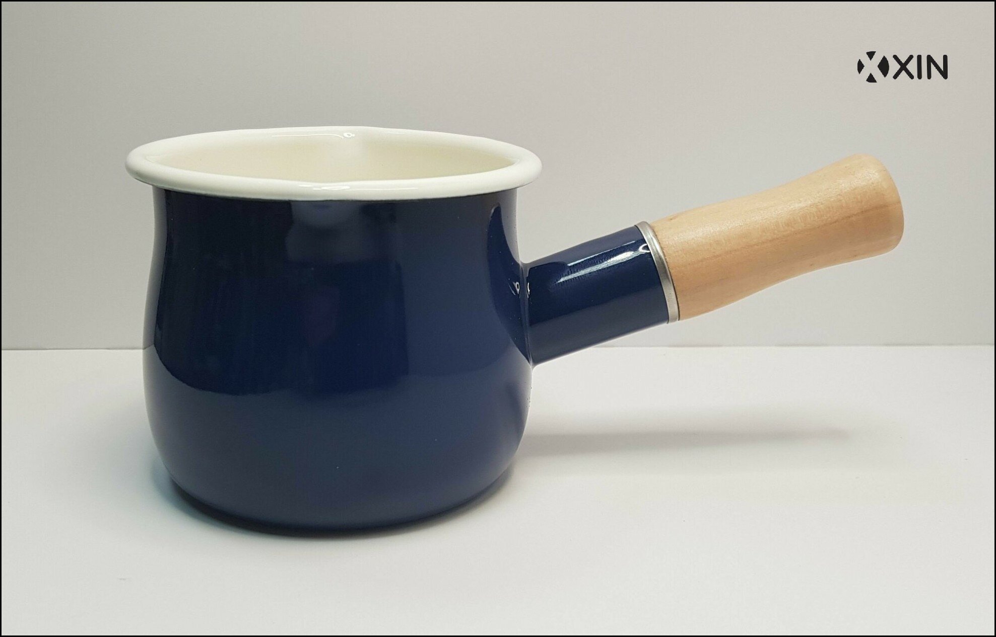 Ковшик с деревянной ручкой металл/эмаль