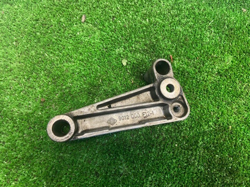 Кронштейн двигателя Opel Vectra B 2.0 90411763