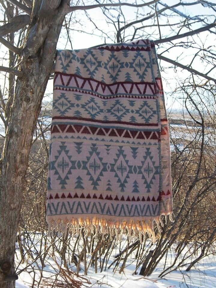 Плед-палантин полушерстяной из шерсти яка Орнамент: Геометрический, Цвет: Светло-бежевый, серый, коричневый