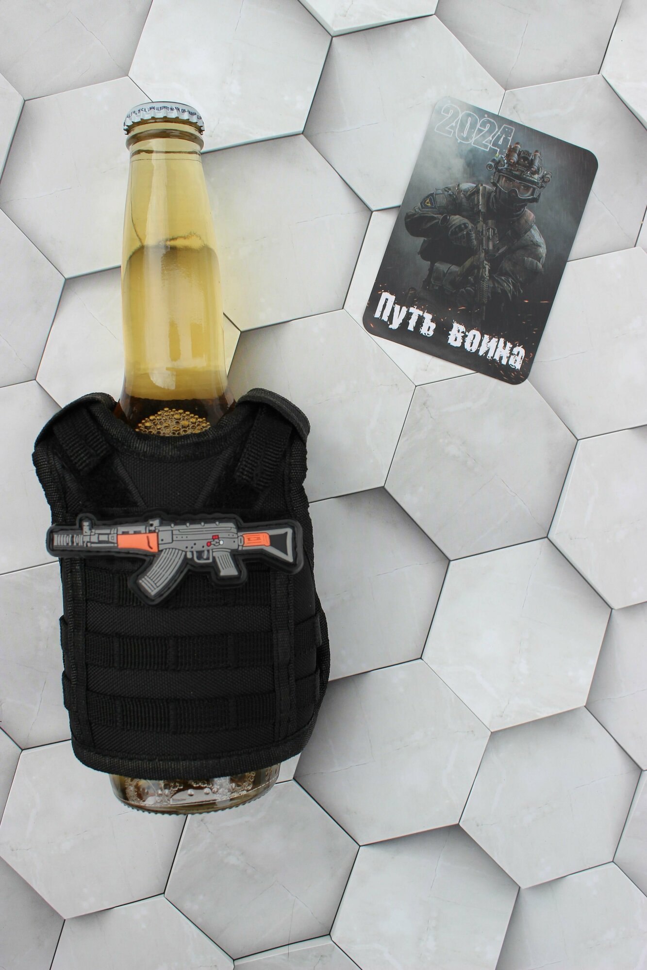 Подарочный тактический чехол-бронежилет для бутылки 0.5 л - 0.7 л