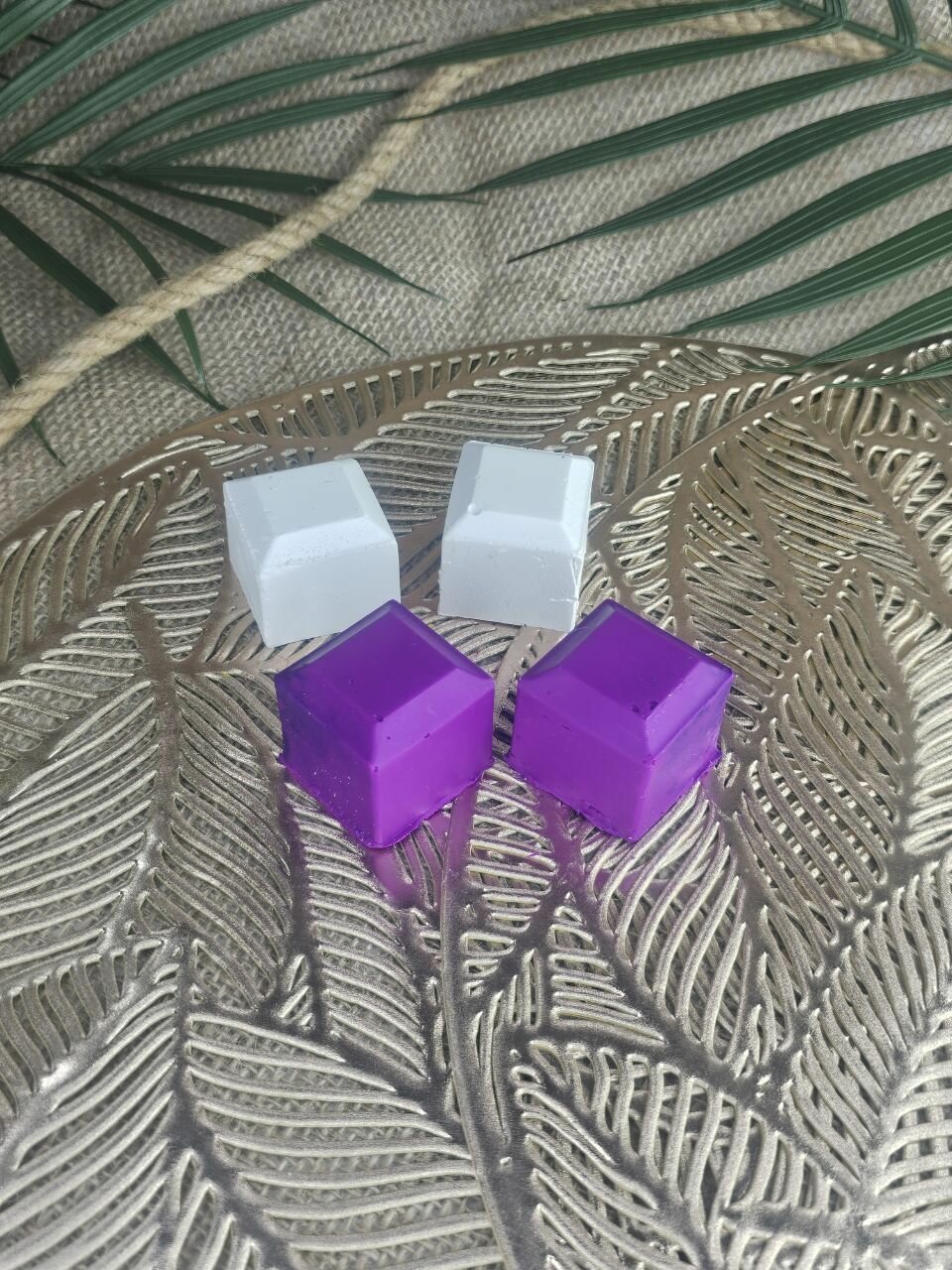 Краситель жирорастворимый 100 грамм. Белый+фиолетовый