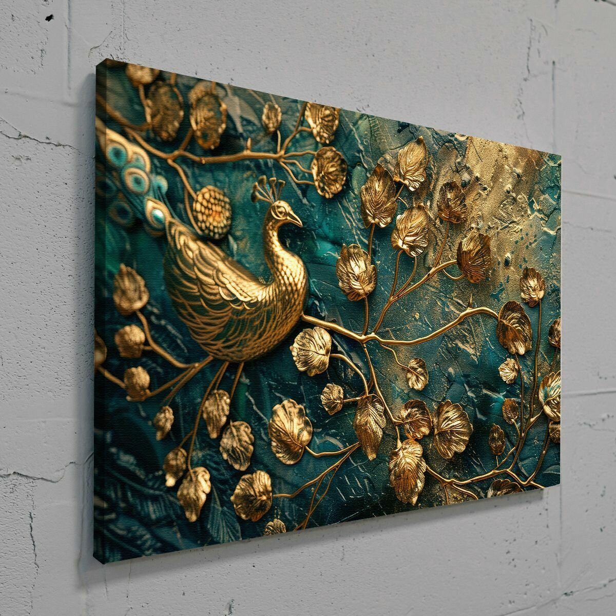 Картина для интерьера на холсте "Золотой павлин с листьями" 40х60 см