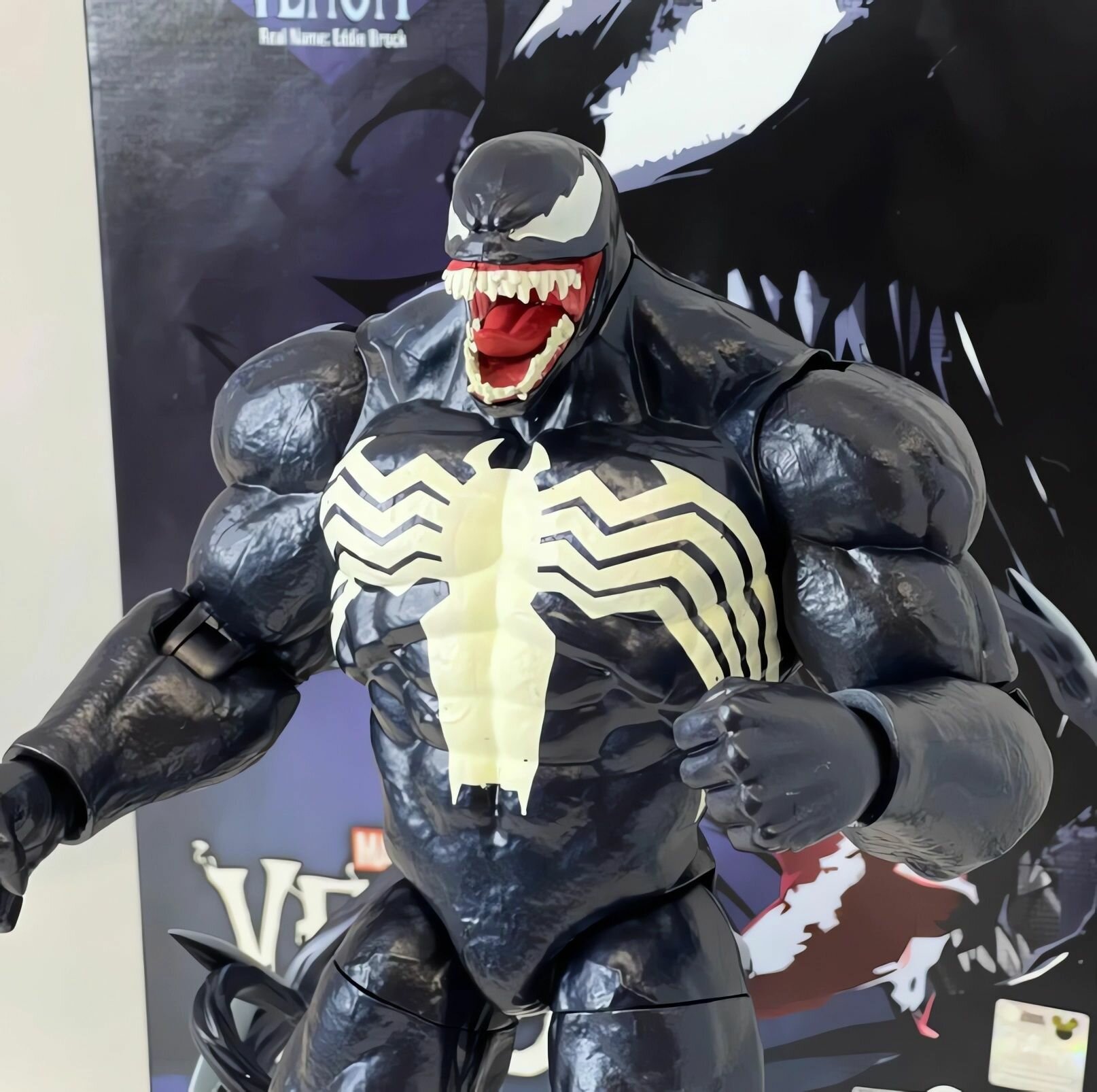 Ионная лицензионная фигурка с аксессуарами от "Веном"/Venom. Высота - 22 см
