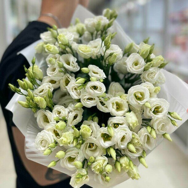 Букет Well Flowers "Королевские Эустомы", круглый, 19 штук, букет свежих цветов