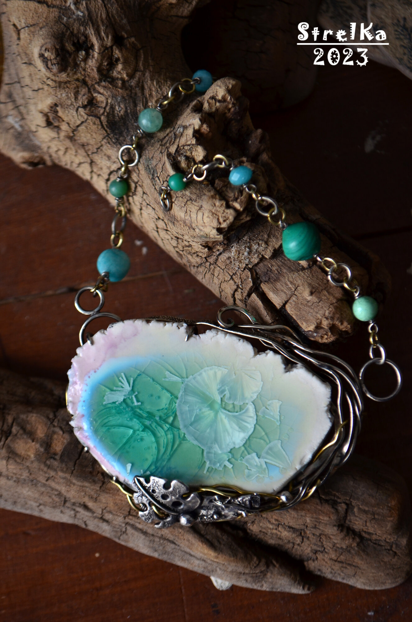 Колье, малахит, хризопраз, фарфор, варисцит, амазонит