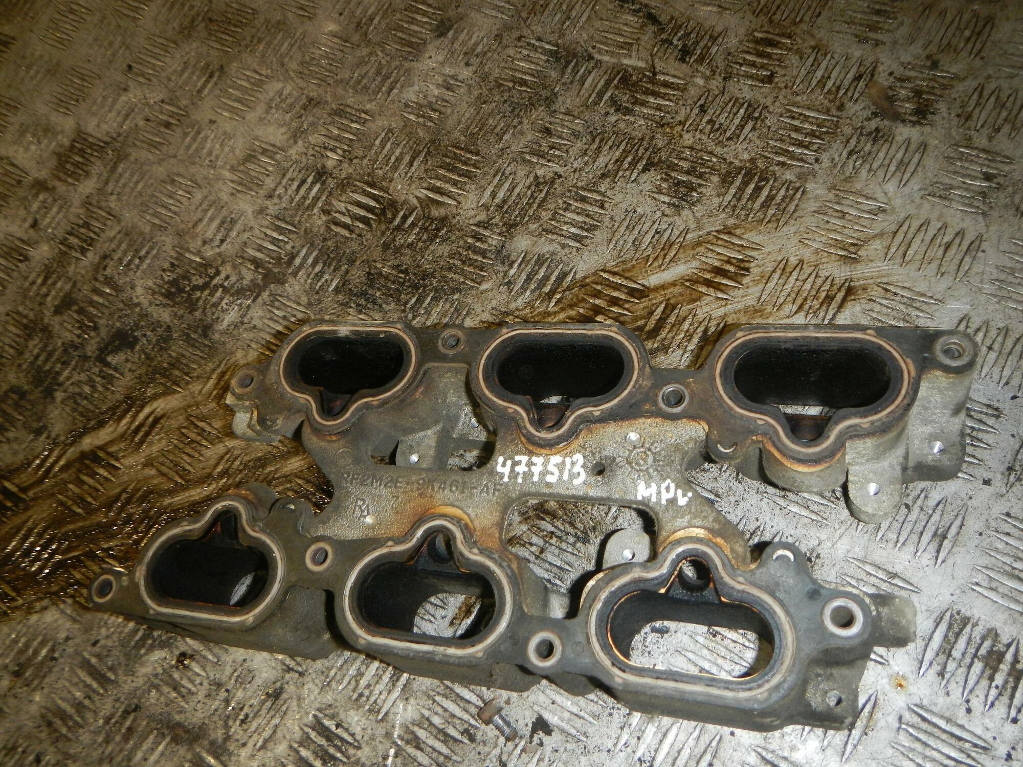 Б/У Коллектор впускной, Mazda (Мазда)-MPV II (LW) (99-06) MAZDA MPV II (LW) (99-06) 3.0,нижняя часть. Без повреждений. 47...