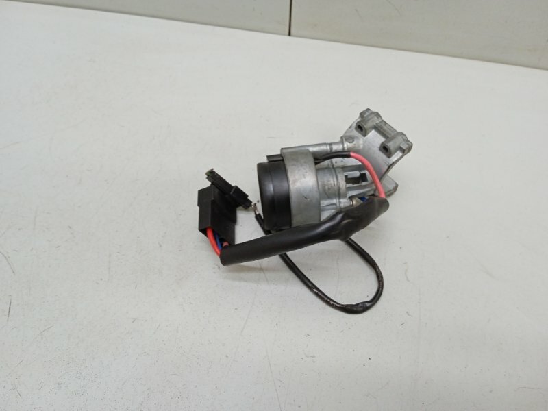 Б/У без ключа, Лада Приора Замок зажигания Лада Приора 2008 142679 LADA арт. 21700370400500