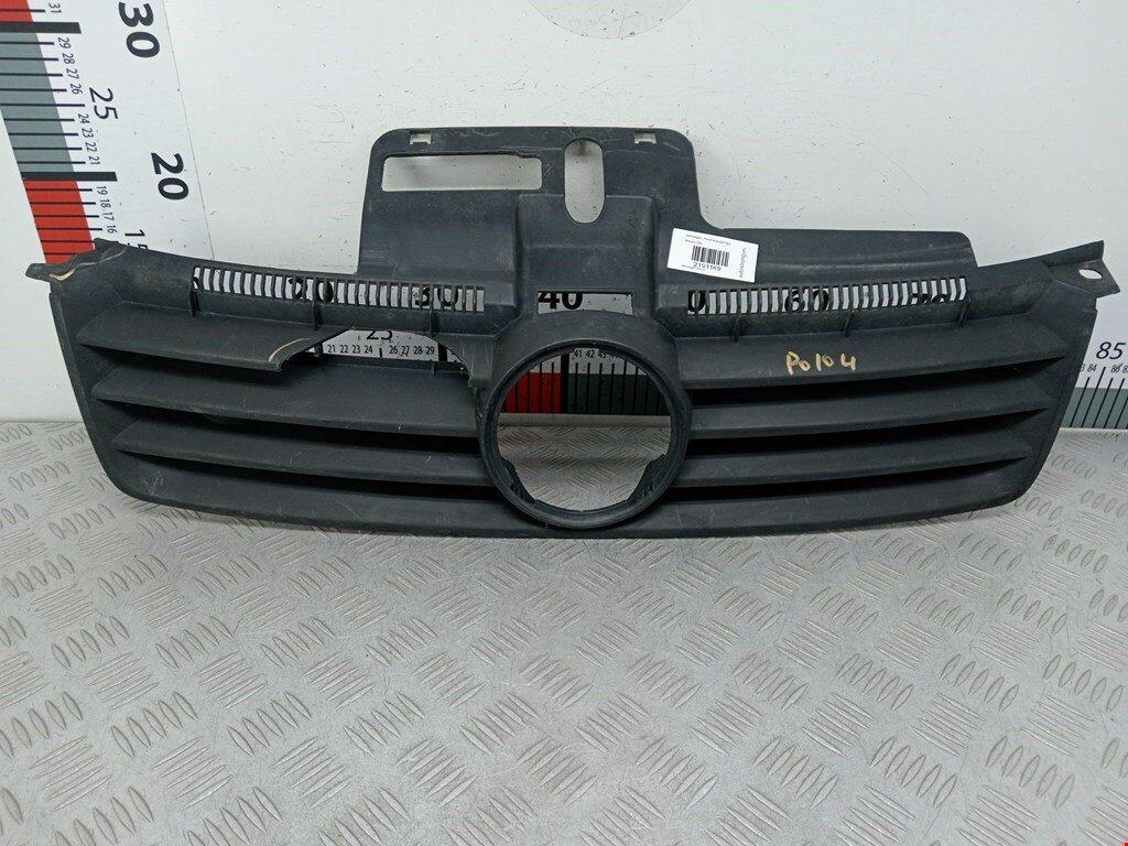 Решетка радиатора Volkswagen Polo 4 6Q0853651C арт. 2191149