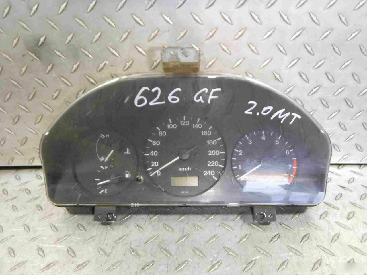 Панель приборов Mazda 626 GF (1997—2002) GE6W55430D