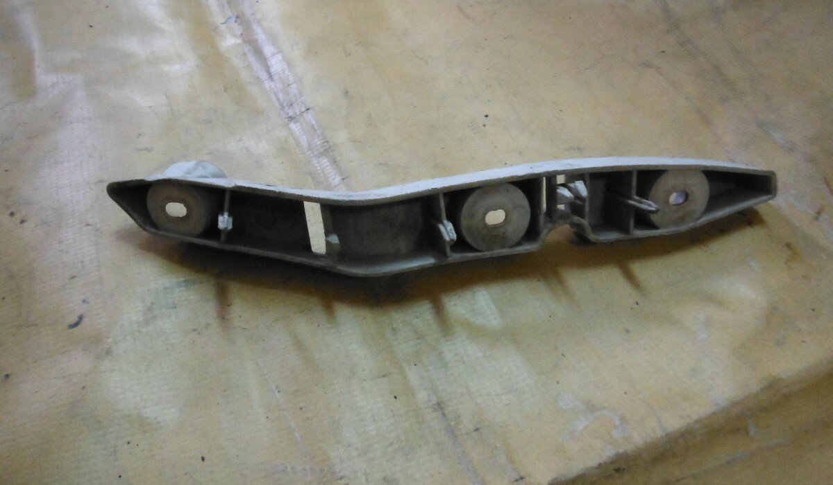 Кронштейн переднего бампера Focus II Ford 4M5117D959AF