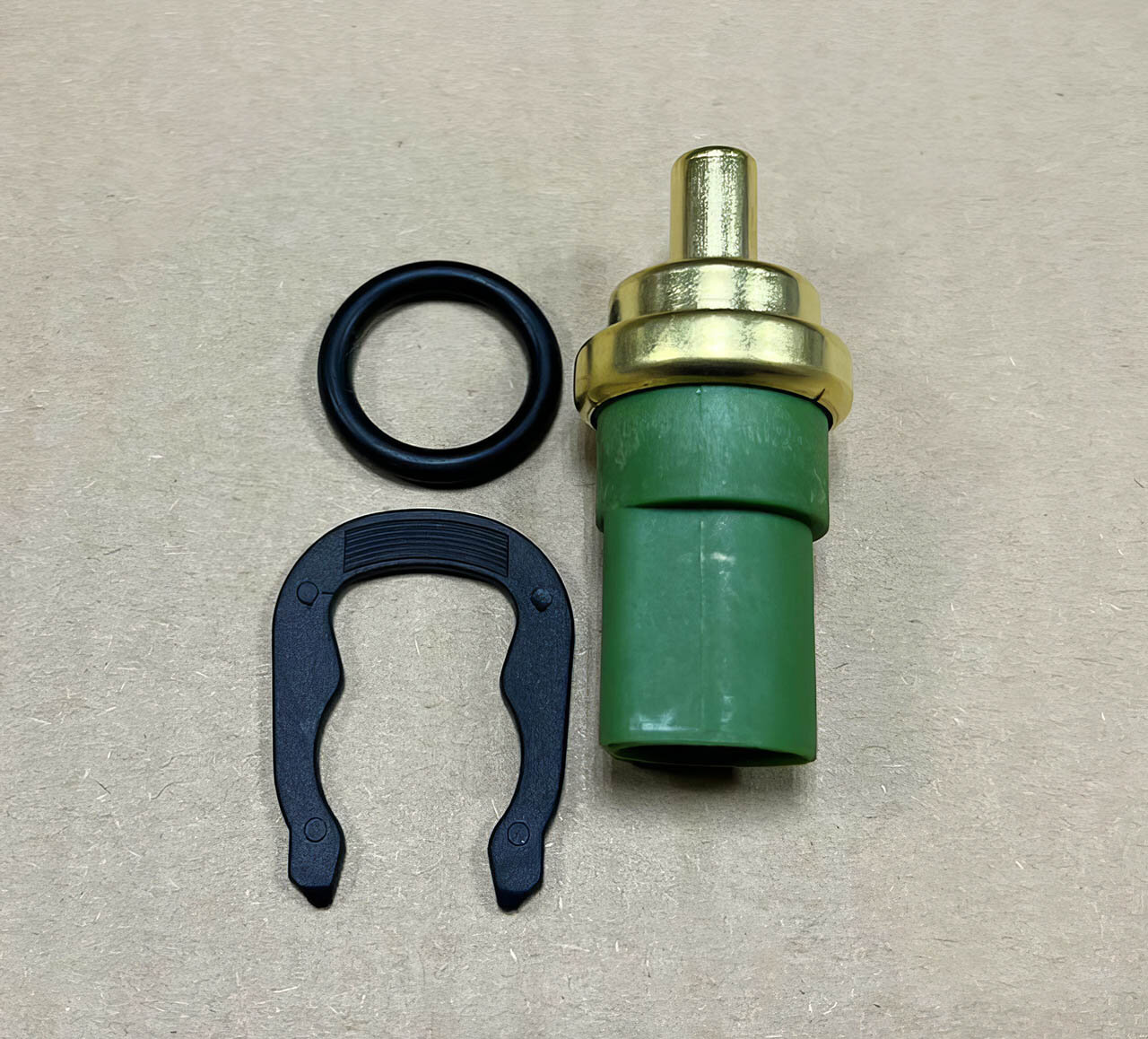 Датчик температуры жидкости VW / Audi 4 х конт (CGA)