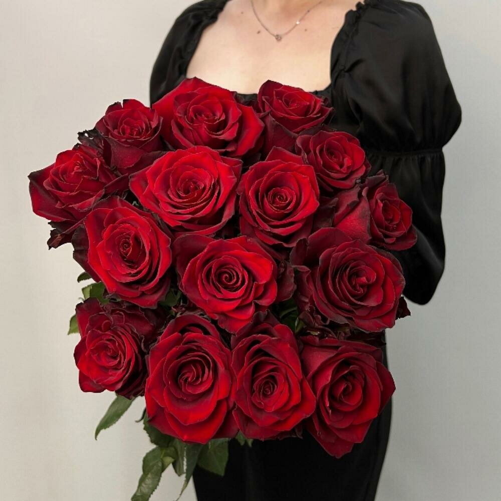 Букет из бордовых роз 15 шт. сорт "Эксплорер"