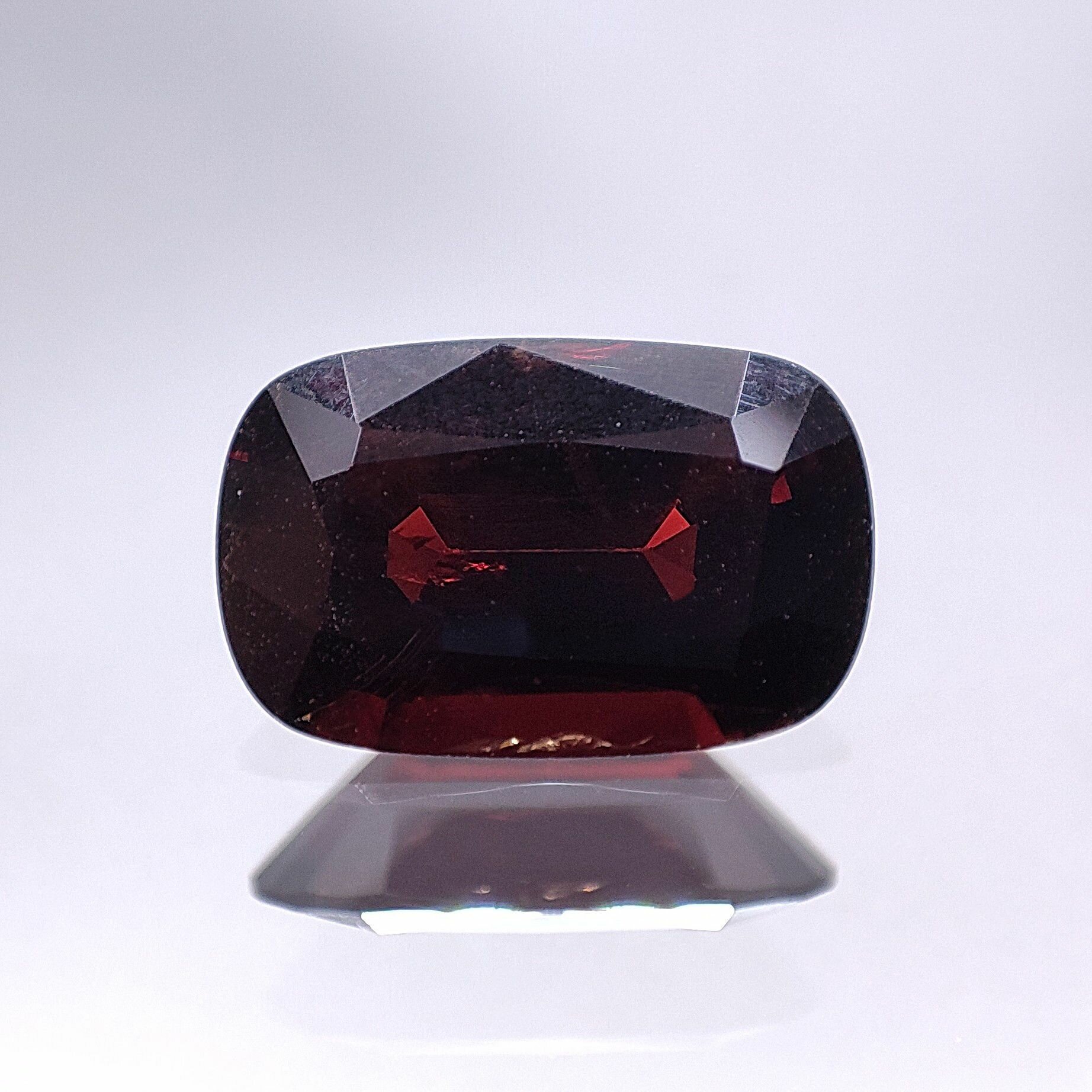 Шпинель красная, кушон 4.63 ct. Мьянма + геммологическое заключение