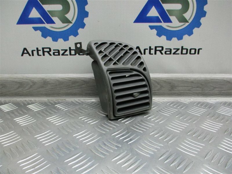 Б/У Дефлектор воздушный правый Kia Spectra / Киа Спектра 1.6 S6D 101Л.С. 2006