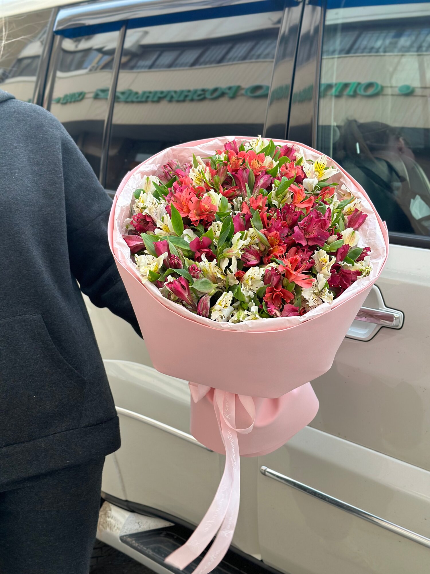 Букет Liana Flowers "Альстромерия", 51 цветок, разноцветный микс, — фото 1