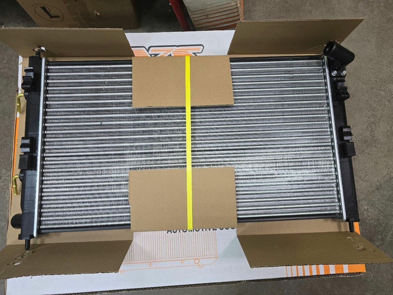 Радиатор охлаждения на Митсубиси Лансер 10 с автоматической коробкой передач (не для вариатора) 2007-2017года выпуска. Радиатор Mitsubishi Lancer