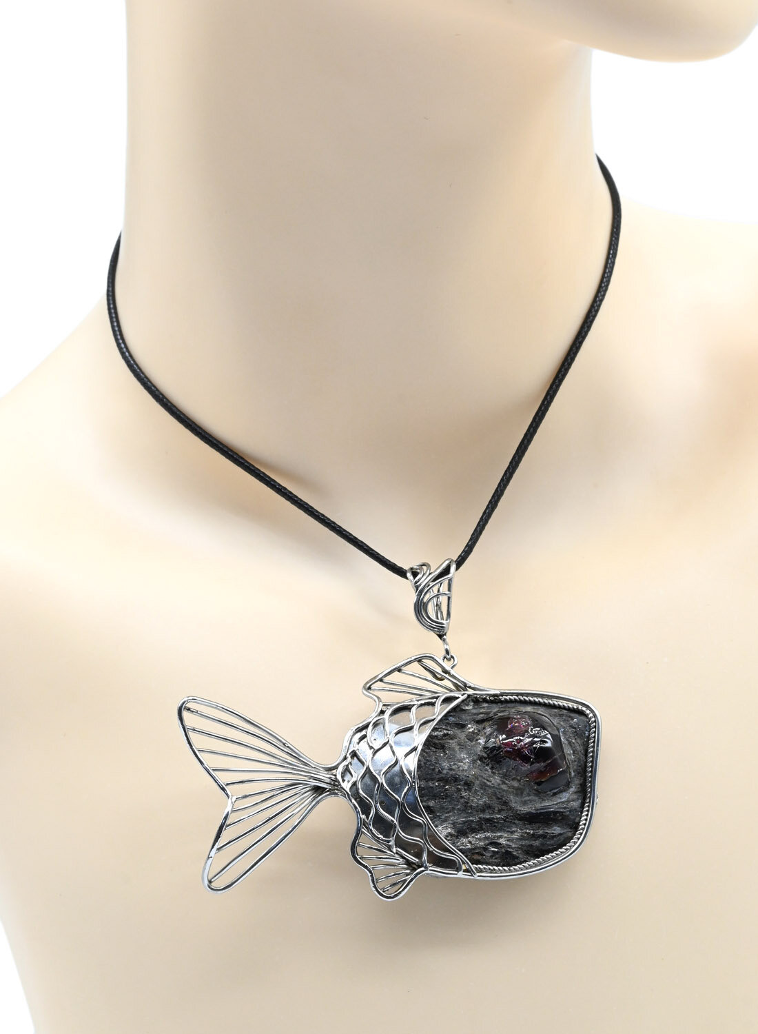 Подвеска, гранат