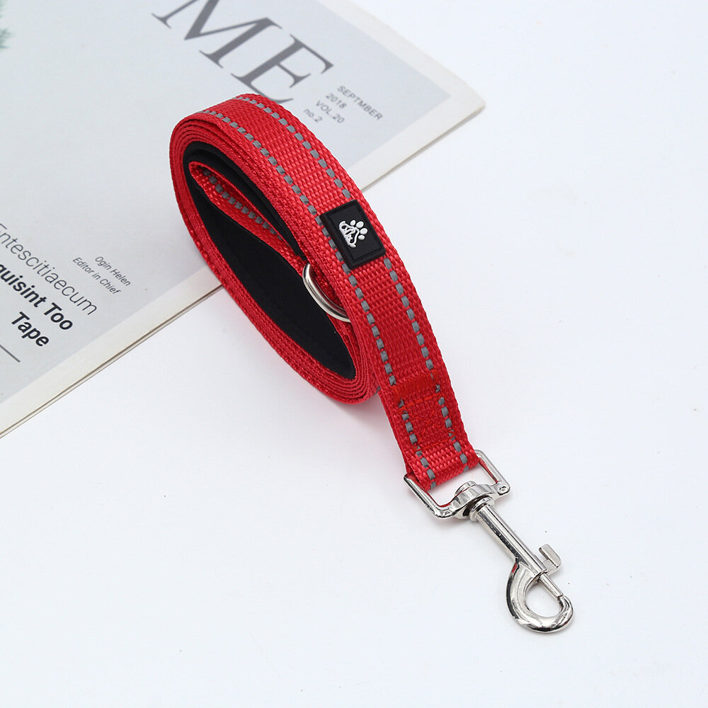 Большое количество готовых ошейников для щенков, шлеек, тяговых канатов, больших канатов для выгула собак, поводков для