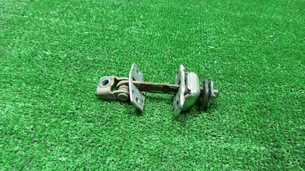 Ограничитель двери передний Lada Granta Б/У с пробегом